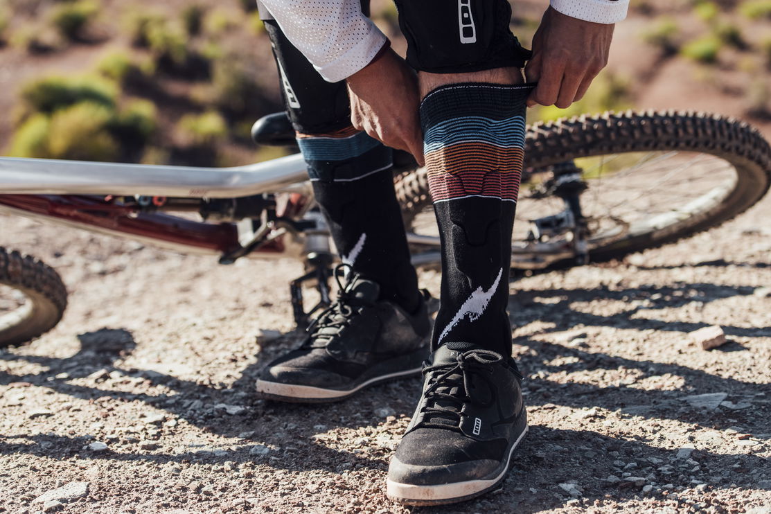 Buy BD-Sock 2.0 MTB shin guard for men & women online | MTB protection ...