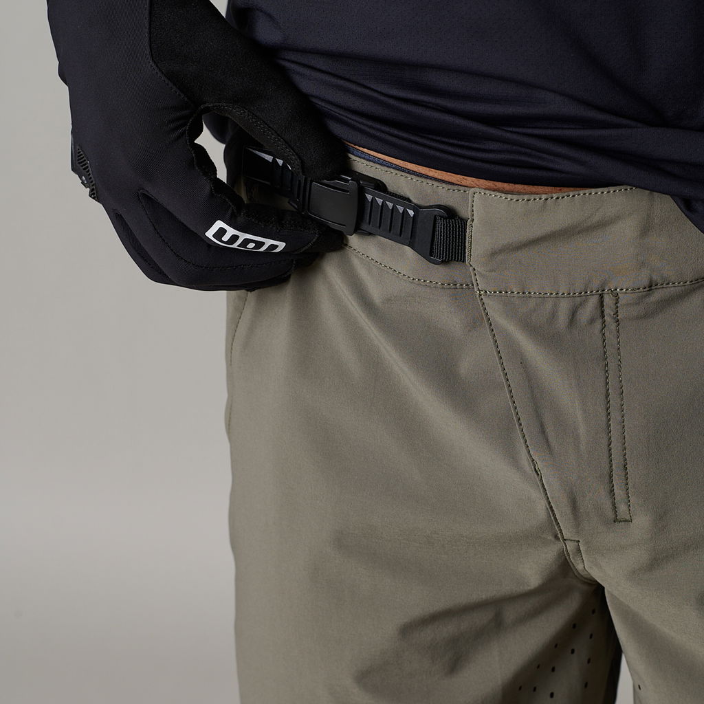 Buy MTB Shorts IONIC LT Men online | MTB Clothing | Official ION store